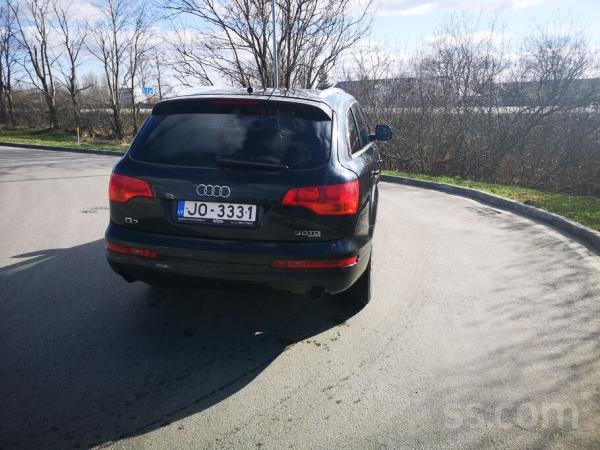 Black Audi Q7 2006 in Riga, with an engine capacity of 3.00 L and mileage of 287 thousand km for 6500 €, photo 3 on AUTOMOTO.COM.LV