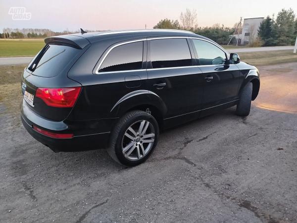 Black Audi Q7 2006 in Vilkaviskis, with an engine capacity of 3.00 L and mileage of 284 thousand km for 4000 €, photo 8 on AUTOMOTO.COM.LV