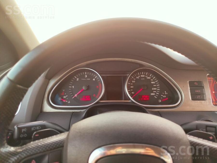 Black Audi Q7 2006 in Valmiera, with an engine capacity of 3.00 L and mileage of 217 thousand km for 7000 €, photo 6 on AUTOMOTO.COM.LV