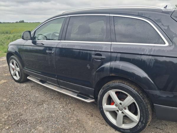 Black Audi Q7 2006 in Siauliai, with an engine capacity of 3.00 L and mileage of 547 thousand km for 2400 €, photo 2 on AUTOMOTO.COM.LV
