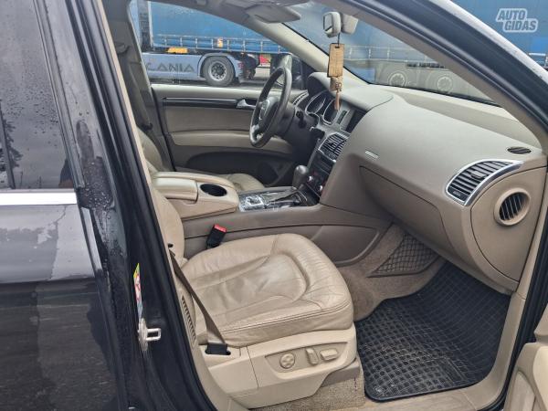 Black Audi Q7 2006 in Siauliai, with an engine capacity of 3.00 L and mileage of 547 thousand km for 2400 €, photo 7 on AUTOMOTO.COM.LV