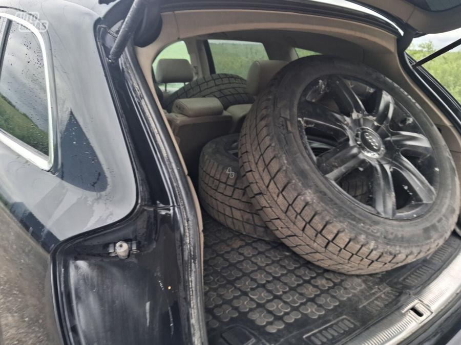 Melns Audi Q7 2006 Šauļi, ar dzinēja tilpumu 3.00 L un nobraukumu 547 tūkst. km par 2400 €, foto 10 vietnē AUTOMOTO.COM.LV