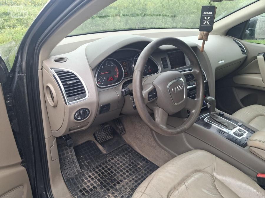 Melns Audi Q7 2006 Šauļi, ar dzinēja tilpumu 3.00 L un nobraukumu 547 tūkst. km par 2400 €, foto 11 vietnē AUTOMOTO.COM.LV