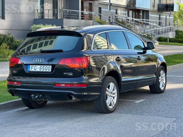 Black Audi Q7 2006 in Riga, with an engine capacity of 3.00 L and mileage of 347 thousand km for 2990 €, photo 4 on AUTOMOTO.COM.LV