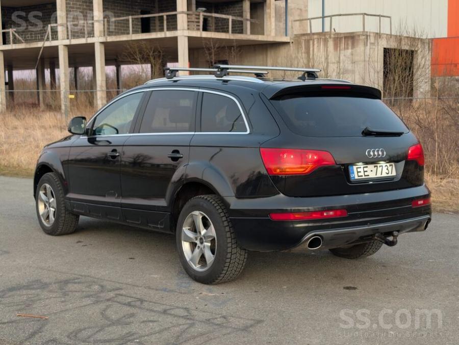 Black Audi Q7 2006 in Riga, with an engine capacity of 3.00 L and mileage of 310 thousand km for 5800 €, photo 8 on AUTOMOTO.COM.LV