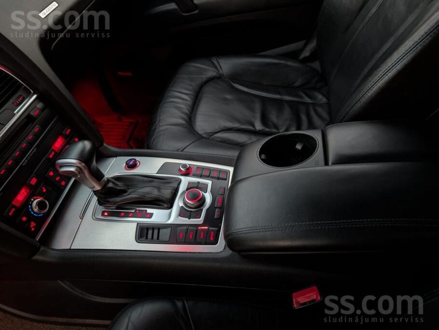 Black Audi Q7 2006 in Riga, with an engine capacity of 3.00 L and mileage of 310 thousand km for 5800 €, photo 15 on AUTOMOTO.COM.LV