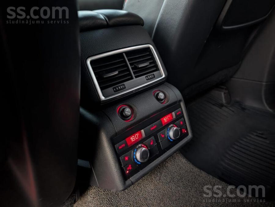 Black Audi Q7 2006 in Riga, with an engine capacity of 3.00 L and mileage of 310 thousand km for 5800 €, photo 20 on AUTOMOTO.COM.LV