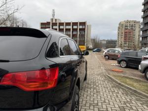 Melns Audi Q7 2006 Rīga, ar dzinēja tilpumu 3.00 L un nobraukumu 361 tūkst. km par 5990 €, foto 5 vietnē AUTOMOTO.COM.LV