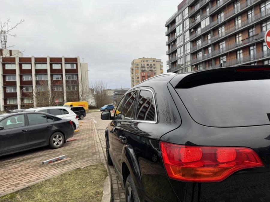Melns Audi Q7 2006 Rīga, ar dzinēja tilpumu 3.00 L un nobraukumu 361 tūkst. km par 5990 €, foto 11 vietnē AUTOMOTO.COM.LV
