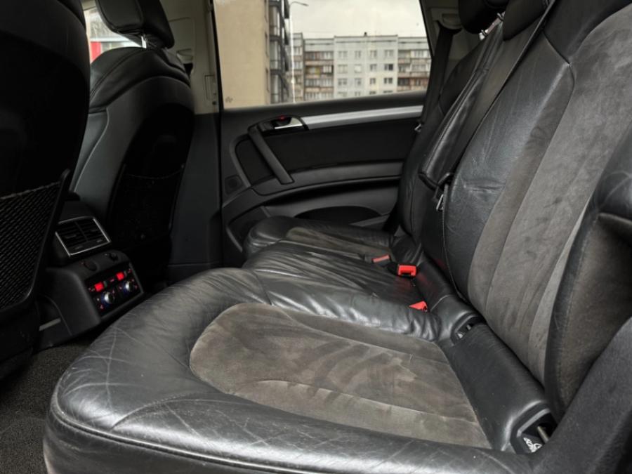 Melns Audi Q7 2006 Rīga, ar dzinēja tilpumu 3.00 L un nobraukumu 361 tūkst. km par 5990 €, foto 27 vietnē AUTOMOTO.COM.LV