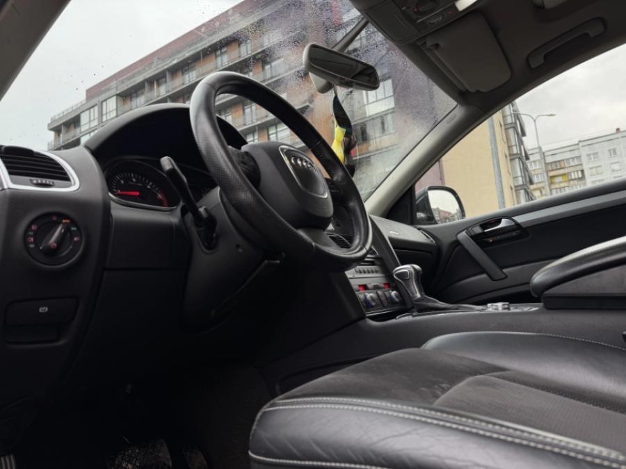 Melns Audi Q7 2006 Rīga, ar dzinēja tilpumu 3.00 L un nobraukumu 361 tūkst. km par 5990 €, foto 29 vietnē AUTOMOTO.COM.LV
