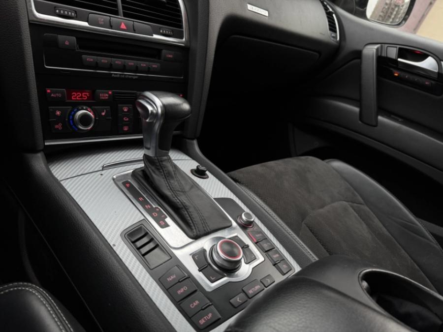 Melns Audi Q7 2006 Rīga, ar dzinēja tilpumu 3.00 L un nobraukumu 361 tūkst. km par 5990 €, foto 31 vietnē AUTOMOTO.COM.LV