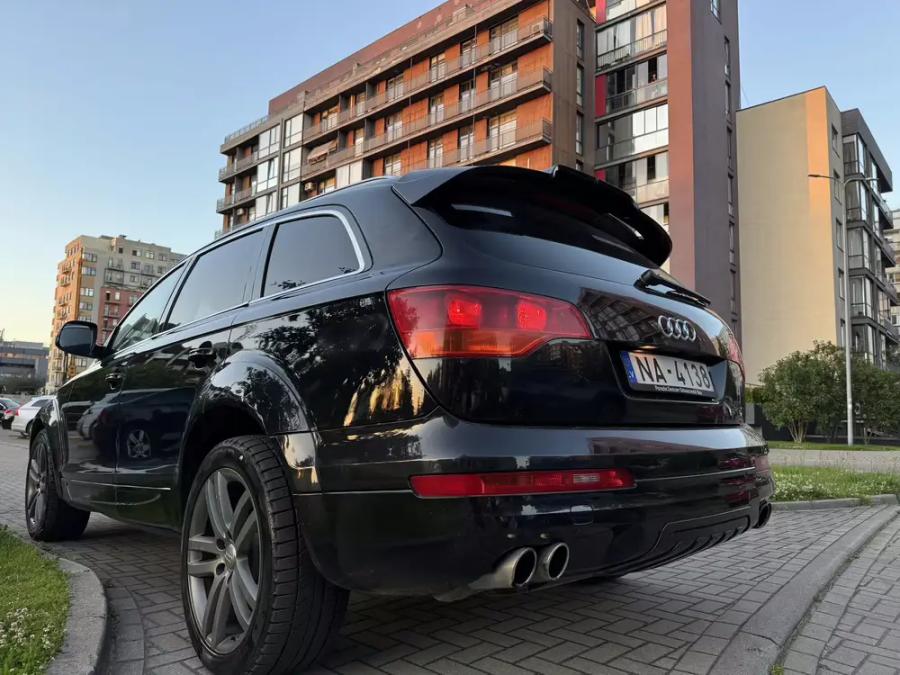 Black Audi Q7 2006 in Riga, with an engine capacity of 3.00 L and mileage of 316 thousand km for 5990 €, photo 5 on AUTOMOTO.COM.LV