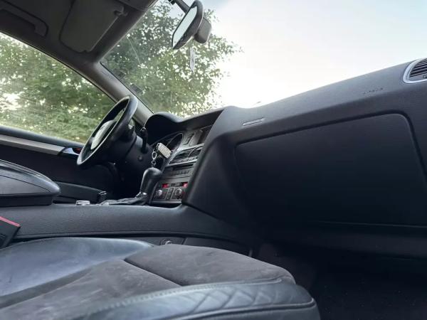Black Audi Q7 2006 in Riga, with an engine capacity of 3.00 L and mileage of 316 thousand km for 5990 €, photo 8 on AUTOMOTO.COM.LV