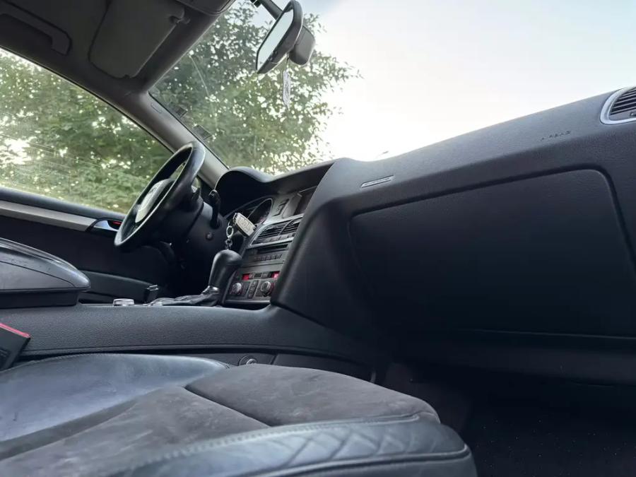 Black Audi Q7 2006 in Riga, with an engine capacity of 3.00 L and mileage of 316 thousand km for 5990 €, photo 9 on AUTOMOTO.COM.LV