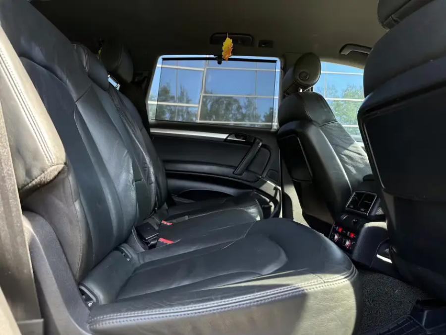 Black Audi Q7 2006 in Riga, with an engine capacity of 3.00 L and mileage of 272 thousand km for 7390 €, photo 12 on AUTOMOTO.COM.LV