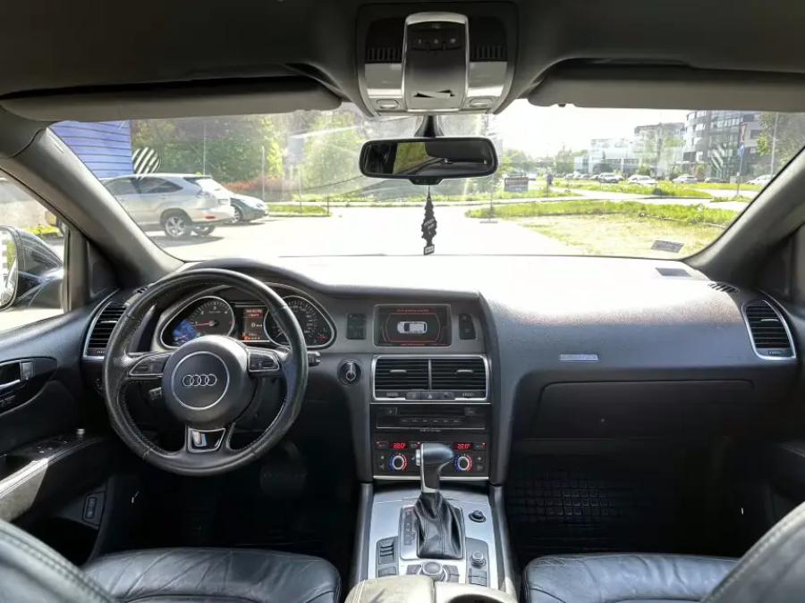 Black Audi Q7 2006 in Riga, with an engine capacity of 3.00 L and mileage of 272 thousand km for 7390 €, photo 13 on AUTOMOTO.COM.LV