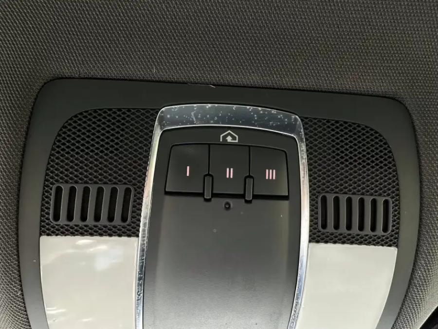 Black Audi Q7 2006 in Riga, with an engine capacity of 3.00 L and mileage of 272 thousand km for 7390 €, photo 32 on AUTOMOTO.COM.LV