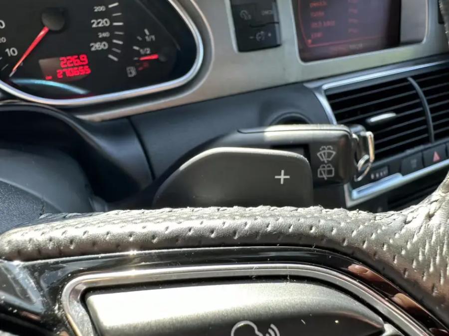 Black Audi Q7 2006 in Riga, with an engine capacity of 3.00 L and mileage of 272 thousand km for 7390 €, photo 37 on AUTOMOTO.COM.LV