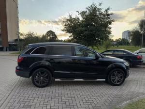 Black Audi Q7 2006 in Riga, with an engine capacity of 3.00 L and mileage of 406 thousand km for 5490 €, photo 3 on AUTOMOTO.COM.LV
