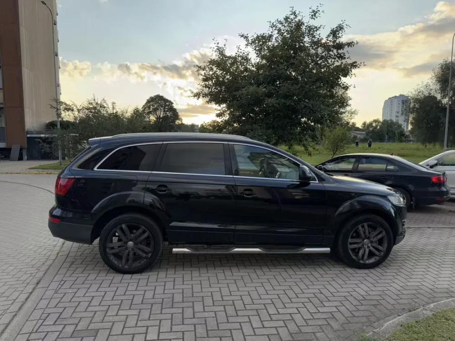 Black Audi Q7 2006 in Riga, with an engine capacity of 3.00 L and mileage of 406 thousand km for 5490 €, photo 3 on AUTOMOTO.COM.LV