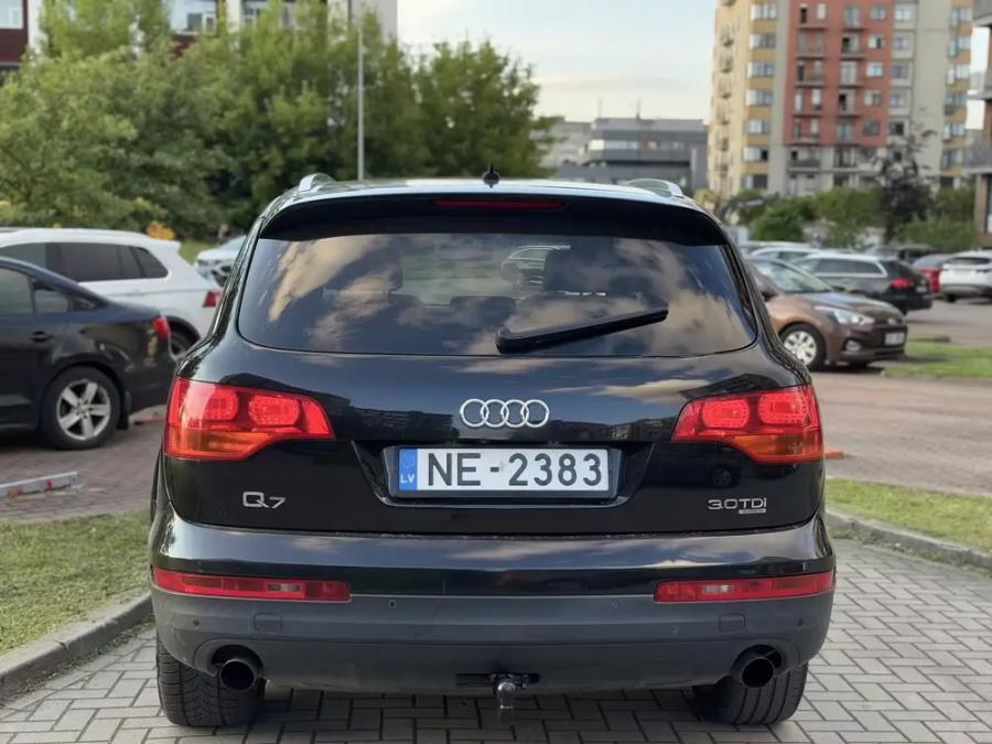 Black Audi Q7 2006 in Riga, with an engine capacity of 3.00 L and mileage of 406 thousand km for 5490 €, photo 5 on AUTOMOTO.COM.LV