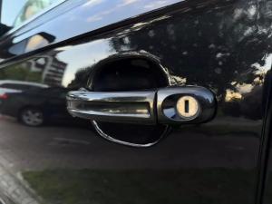 Black Audi Q7 2006 in Riga, with an engine capacity of 3.00 L and mileage of 406 thousand km for 5490 €, photo 6 on AUTOMOTO.COM.LV