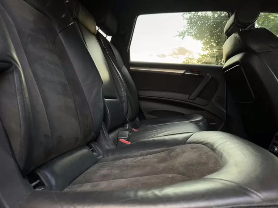 Black Audi Q7 2006 in Riga, with an engine capacity of 3.00 L and mileage of 406 thousand km for 5490 €, photo 15 on AUTOMOTO.COM.LV
