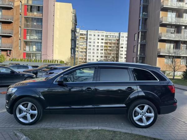 Black Audi Q7 2006 in Riga, with an engine capacity of 3.00 L and mileage of 238 thousand km for 6390 €, photo 3 on AUTOMOTO.COM.LV