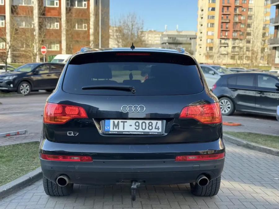 Black Audi Q7 2006 in Riga, with an engine capacity of 3.00 L and mileage of 238 thousand km for 6390 €, photo 5 on AUTOMOTO.COM.LV