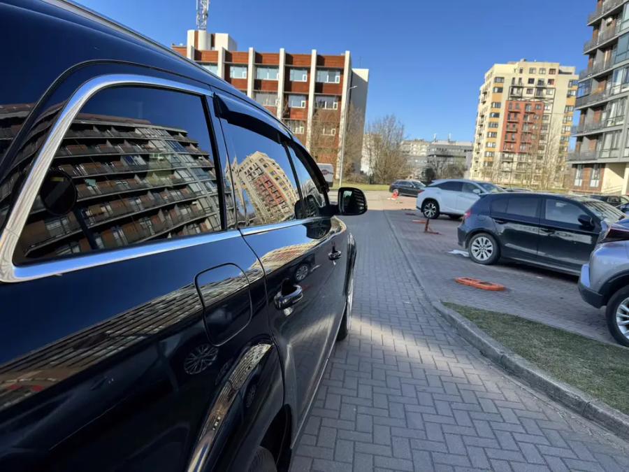 Black Audi Q7 2006 in Riga, with an engine capacity of 3.00 L and mileage of 238 thousand km for 6390 €, photo 7 on AUTOMOTO.COM.LV