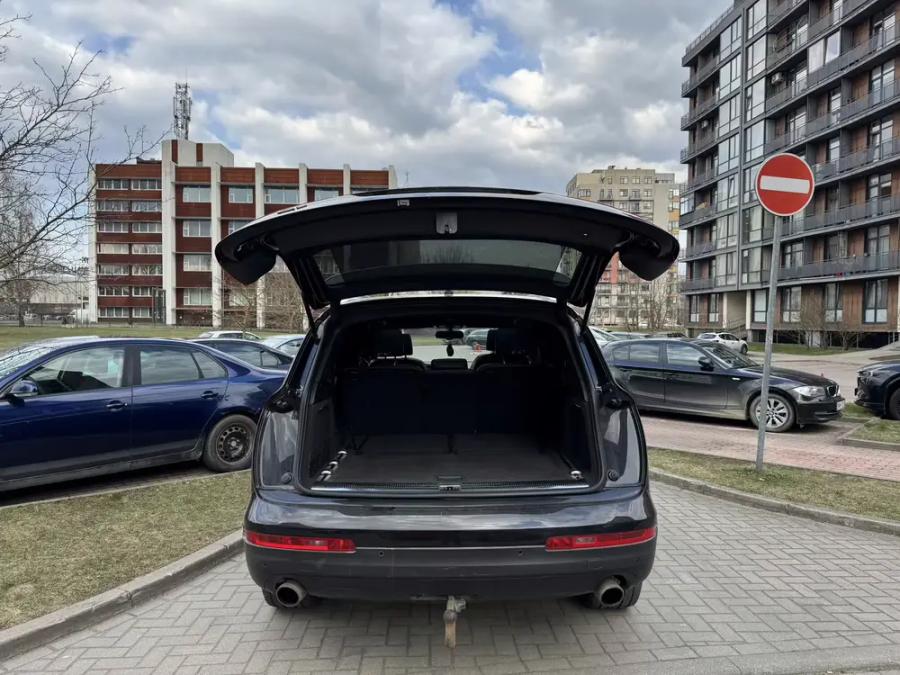 Black Audi Q7 2006 in Riga, with an engine capacity of 3.00 L and mileage of 238 thousand km for 6390 €, photo 8 on AUTOMOTO.COM.LV