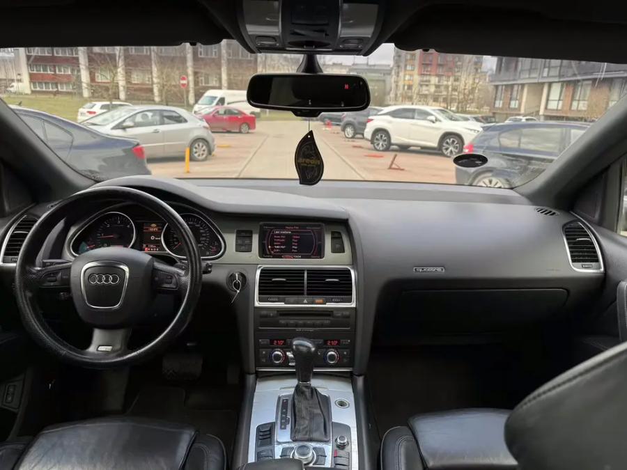 Black Audi Q7 2006 in Riga, with an engine capacity of 3.00 L and mileage of 238 thousand km for 6390 €, photo 9 on AUTOMOTO.COM.LV