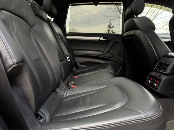 Black Audi Q7 2006 in Riga, with an engine capacity of 3.00 L and mileage of 238 thousand km for 6390 €, photo 10 on AUTOMOTO.COM.LV