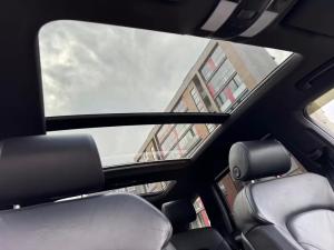 Black Audi Q7 2006 in Riga, with an engine capacity of 3.00 L and mileage of 238 thousand km for 6390 €, photo 16 on AUTOMOTO.COM.LV