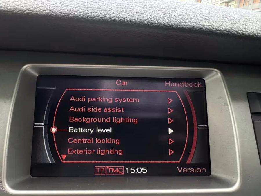 Black Audi Q7 2006 in Riga, with an engine capacity of 3.00 L and mileage of 238 thousand km for 6390 €, photo 23 on AUTOMOTO.COM.LV