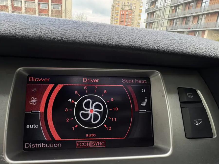 Black Audi Q7 2006 in Riga, with an engine capacity of 3.00 L and mileage of 238 thousand km for 6390 €, photo 27 on AUTOMOTO.COM.LV