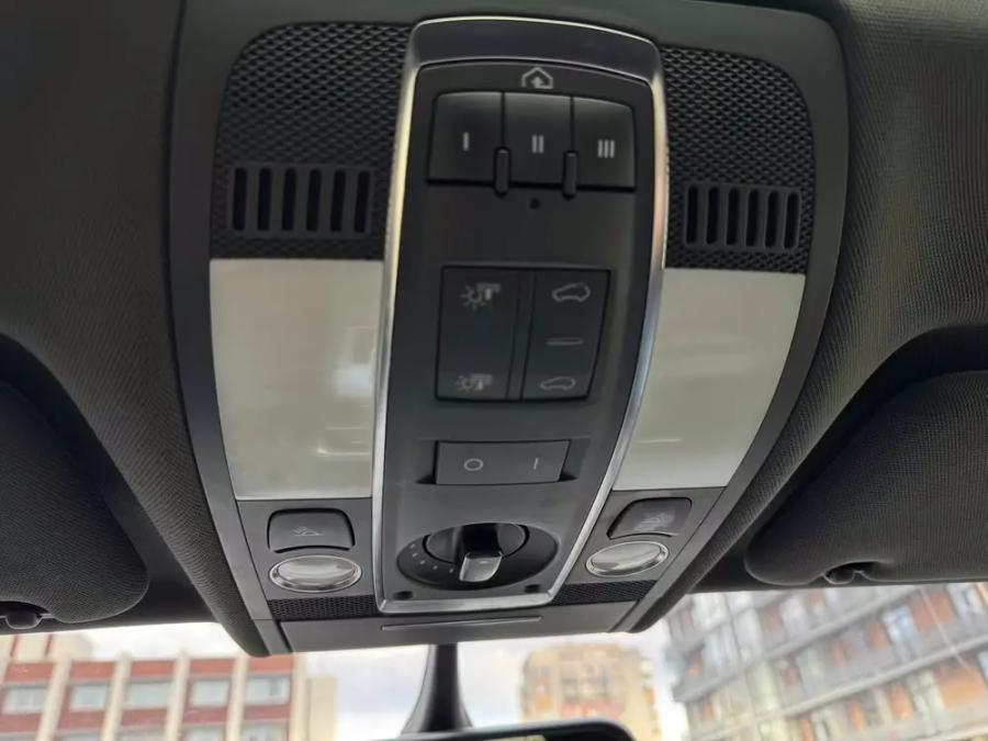 Black Audi Q7 2006 in Riga, with an engine capacity of 3.00 L and mileage of 238 thousand km for 6390 €, photo 35 on AUTOMOTO.COM.LV