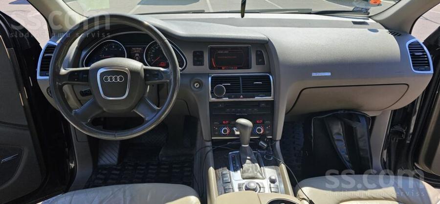 Black Audi Q7 2006 in Riga, with an engine capacity of 3.00 L and mileage of 313 thousand km for 6900 €, photo 5 on AUTOMOTO.COM.LV
