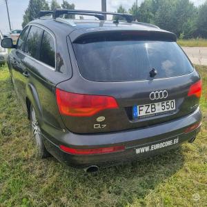 Melns Audi Q7 2006 Viļņa, ar dzinēja tilpumu 3.00 L un nobraukumu 520 tūkst. km par 2499 €, foto 3 vietnē AUTOMOTO.COM.LV