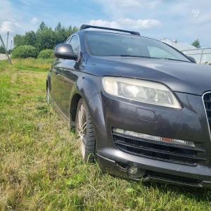 Melns Audi Q7 2006 Viļņa, ar dzinēja tilpumu 3.00 L un nobraukumu 520 tūkst. km par 2499 €, foto 4 vietnē AUTOMOTO.COM.LV