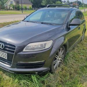 Melns Audi Q7 2006 Viļņa, ar dzinēja tilpumu 3.00 L un nobraukumu 520 tūkst. km par 2499 €, foto 5 vietnē AUTOMOTO.COM.LV