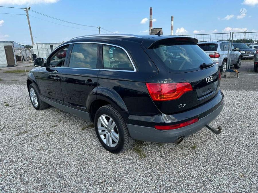 Black Audi Q7 2006 in Kaunas, with an engine capacity of 2.97 L and mileage of 358 thousand km for 4750 €, photo 3 on AUTOMOTO.COM.LV