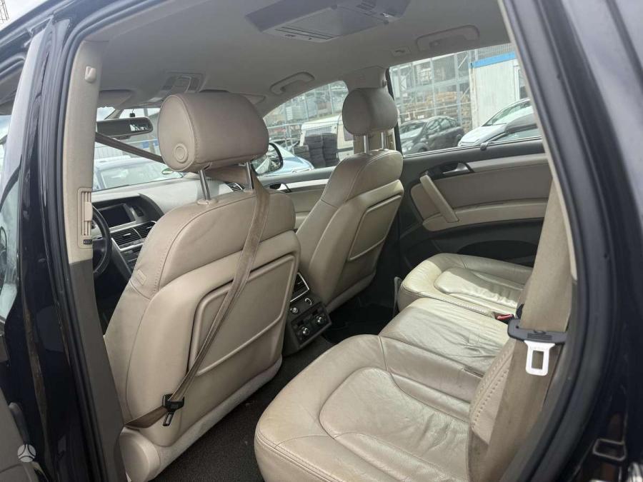 Black Audi Q7 2006 in Kaunas, with an engine capacity of 2.97 L and mileage of 358 thousand km for 4750 €, photo 7 on AUTOMOTO.COM.LV