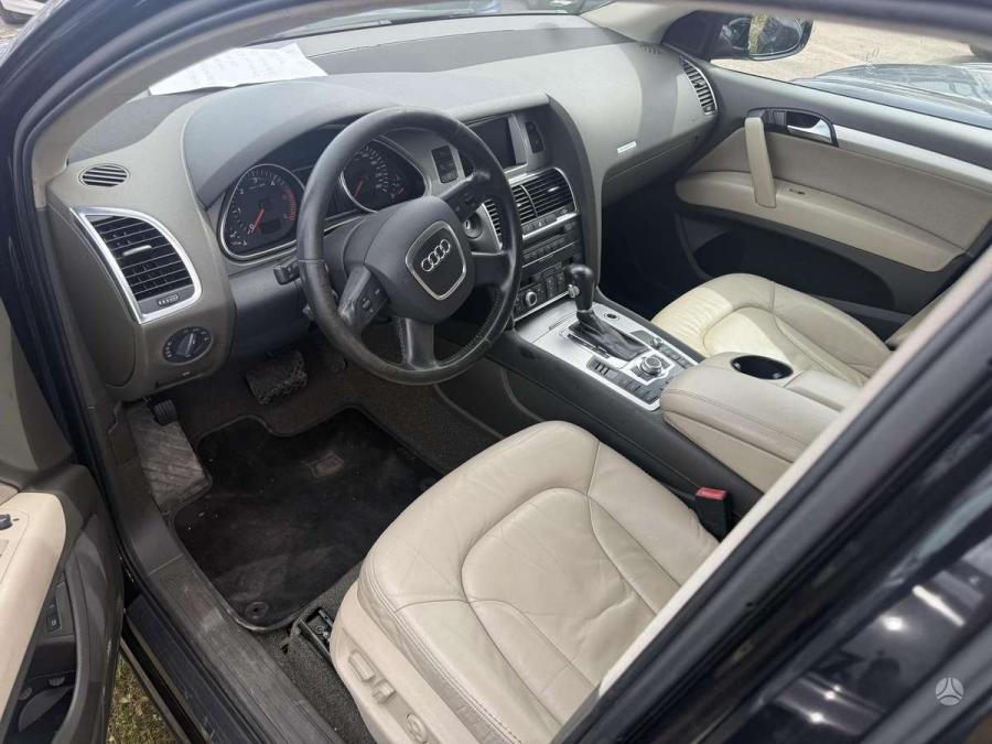 Black Audi Q7 2006 in Kaunas, with an engine capacity of 2.97 L and mileage of 358 thousand km for 4750 €, photo 8 on AUTOMOTO.COM.LV
