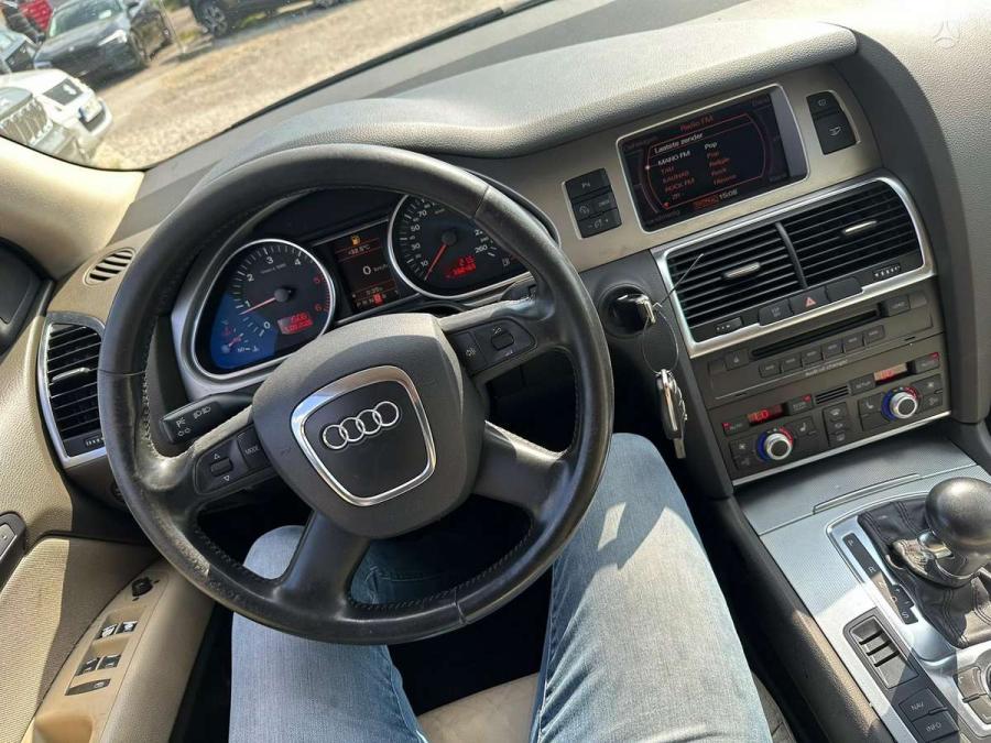 Black Audi Q7 2006 in Kaunas, with an engine capacity of 2.97 L and mileage of 358 thousand km for 4750 €, photo 13 on AUTOMOTO.COM.LV