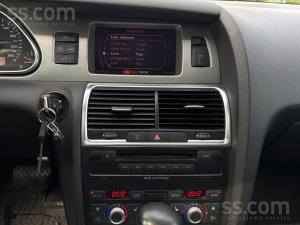Melns Audi Q7 2006 Kuldīga, ar dzinēja tilpumu 3.00 L un nobraukumu 363 tūkst. km par 5150 €, foto 8 vietnē AUTOMOTO.COM.LV
