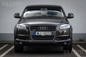 Black Audi Q7 2006 in Riga, with an engine capacity of 3.00 L and mileage of 284 thousand km for 5990 €, photo 3 on AUTOMOTO.COM.LV