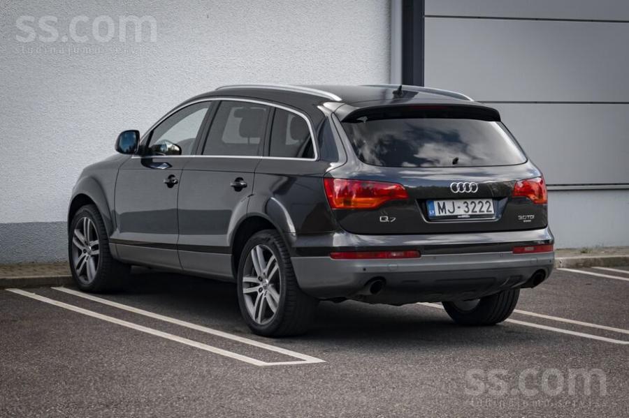 Black Audi Q7 2006 in Riga, with an engine capacity of 3.00 L and mileage of 284 thousand km for 5990 €, photo 7 on AUTOMOTO.COM.LV