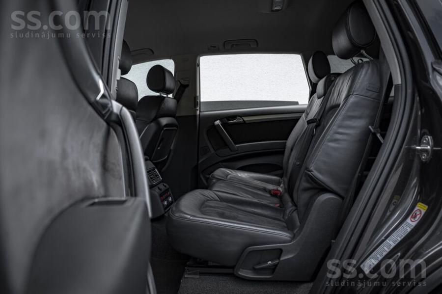Black Audi Q7 2006 in Riga, with an engine capacity of 3.00 L and mileage of 284 thousand km for 5990 €, photo 12 on AUTOMOTO.COM.LV
